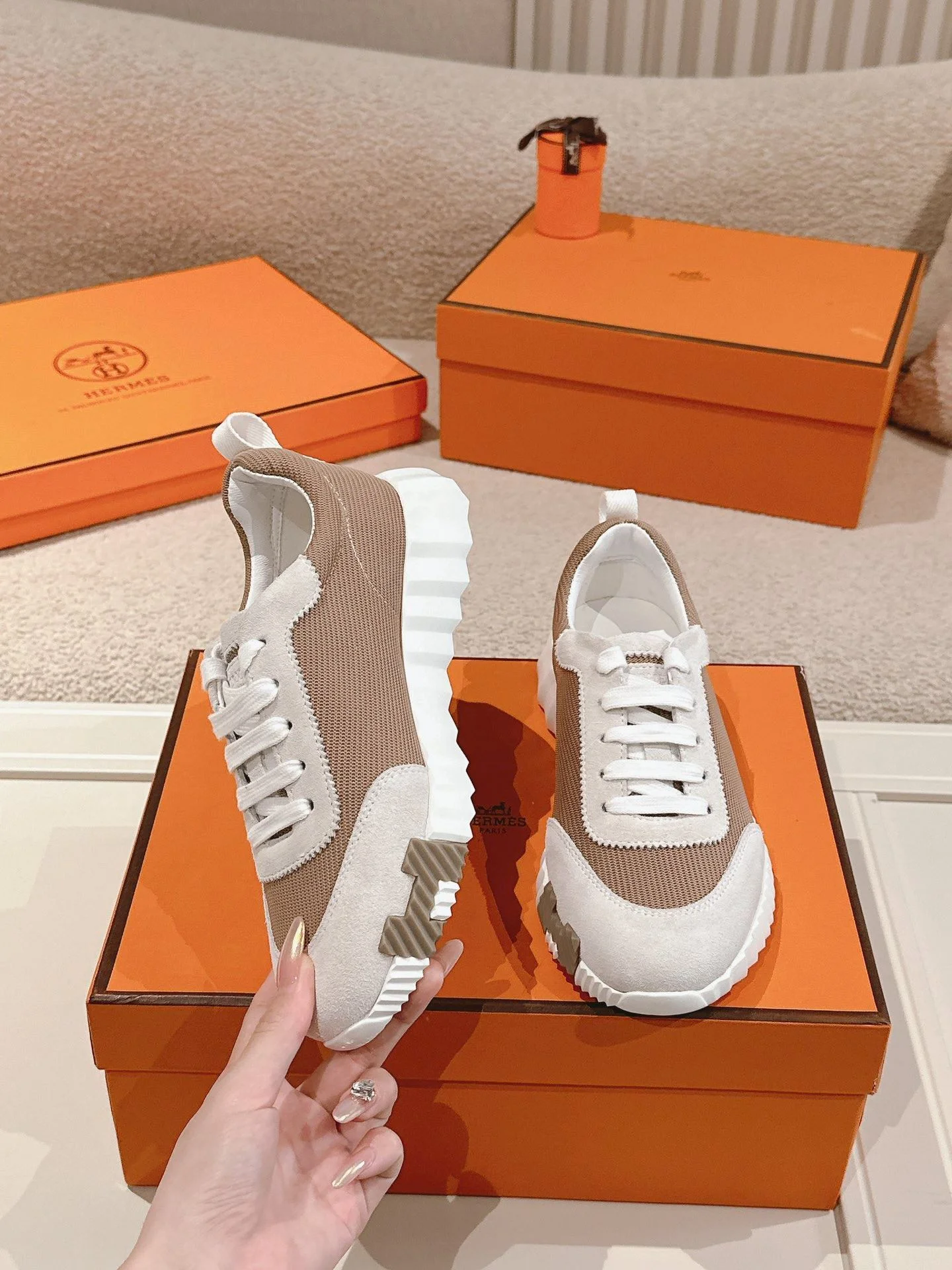 Accurate model Hermes Low Shoes