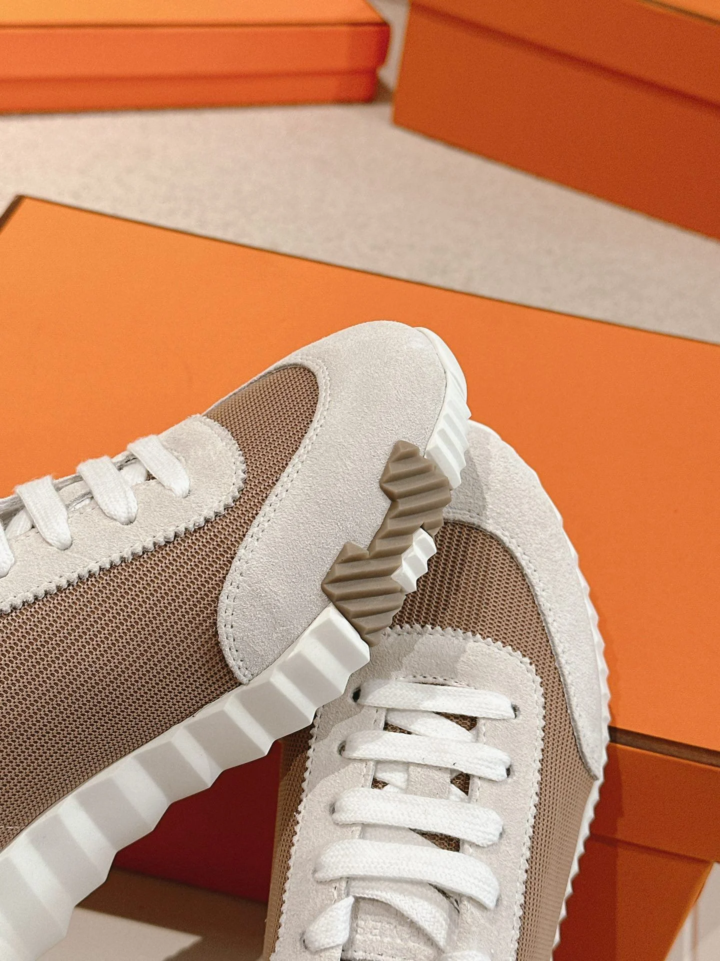 Accurate model Hermes Low Shoes