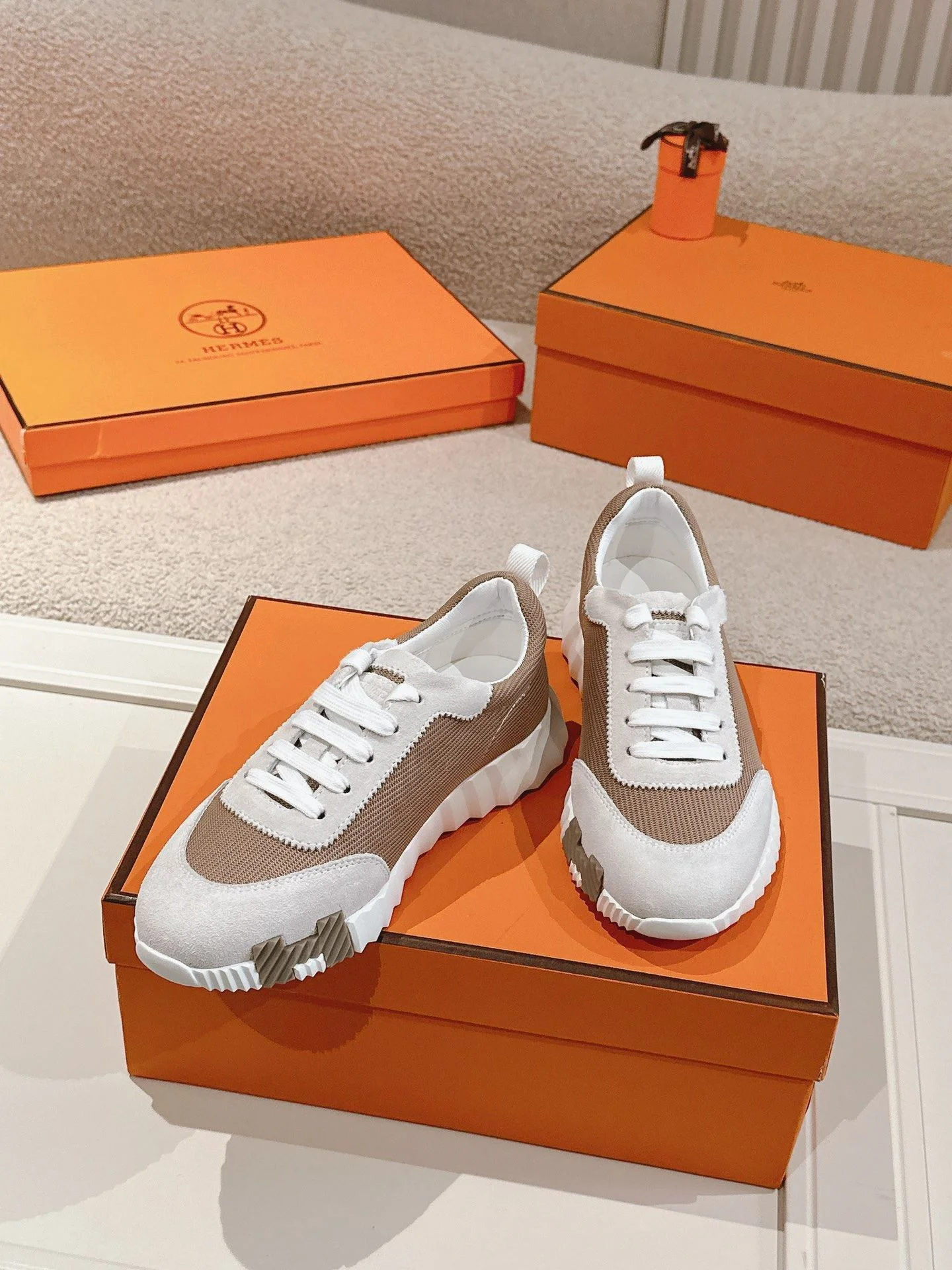 Accurate model Hermes Low Shoes