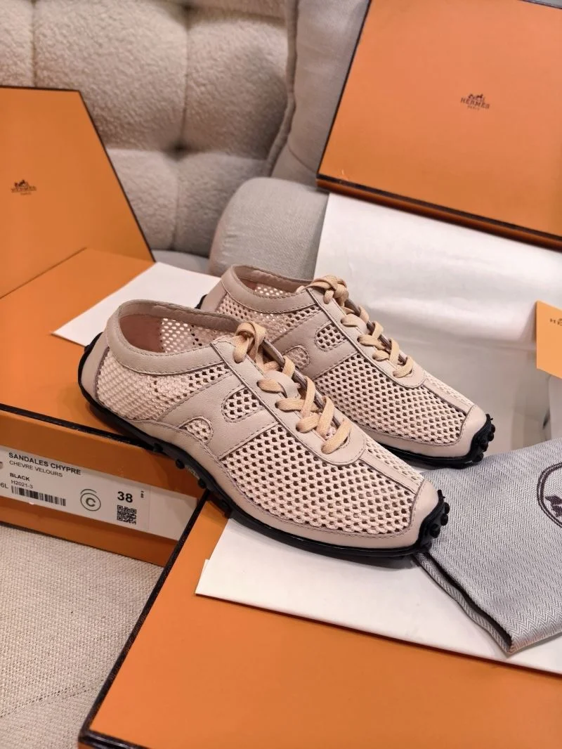 Accurate model Hermes Low Shoes