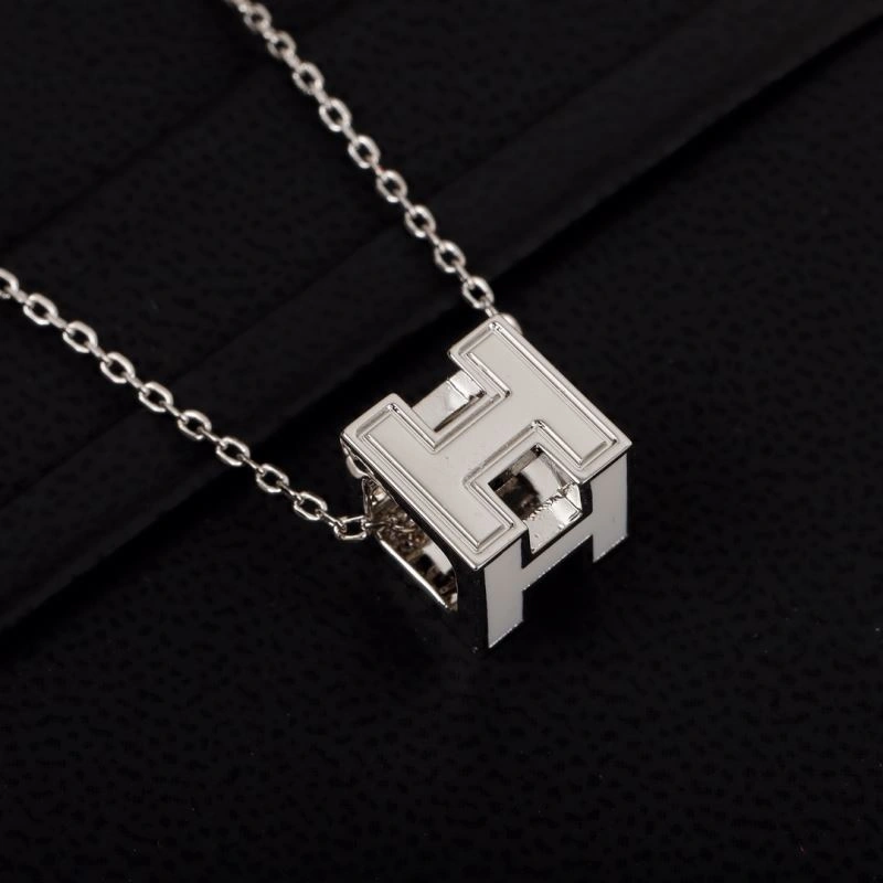 Brand-authenticated Hermes Necklaces