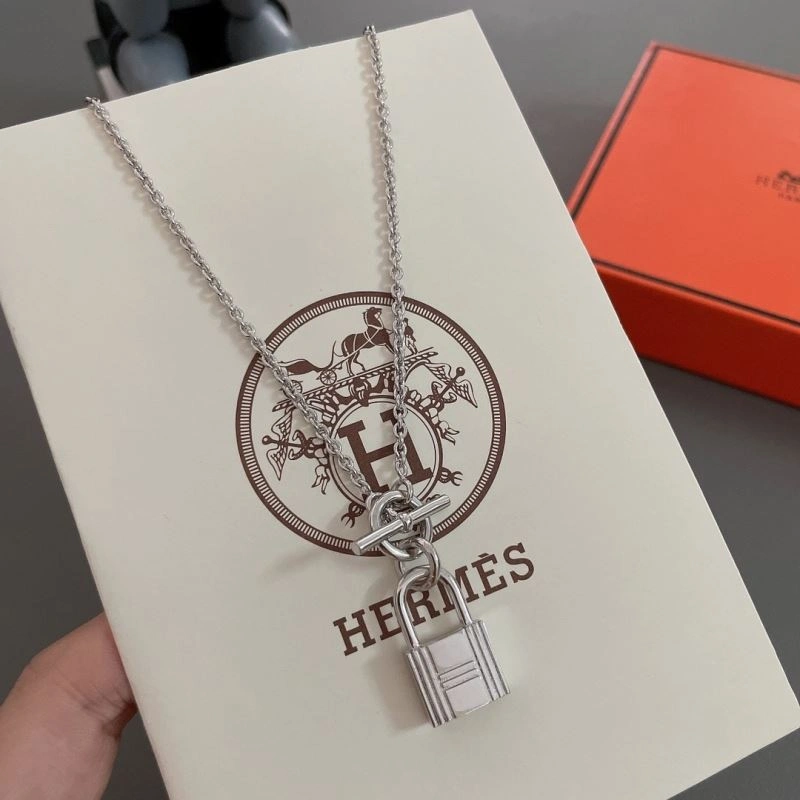 Low-cost Hermes Necklaces
