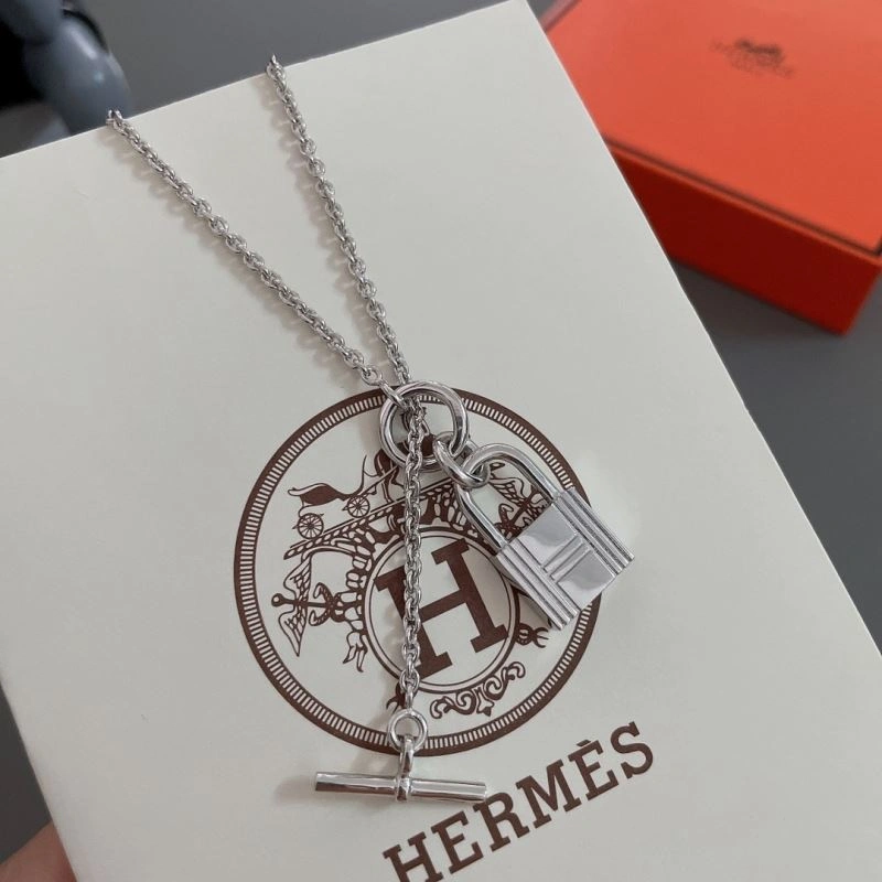 Low-cost Hermes Necklaces