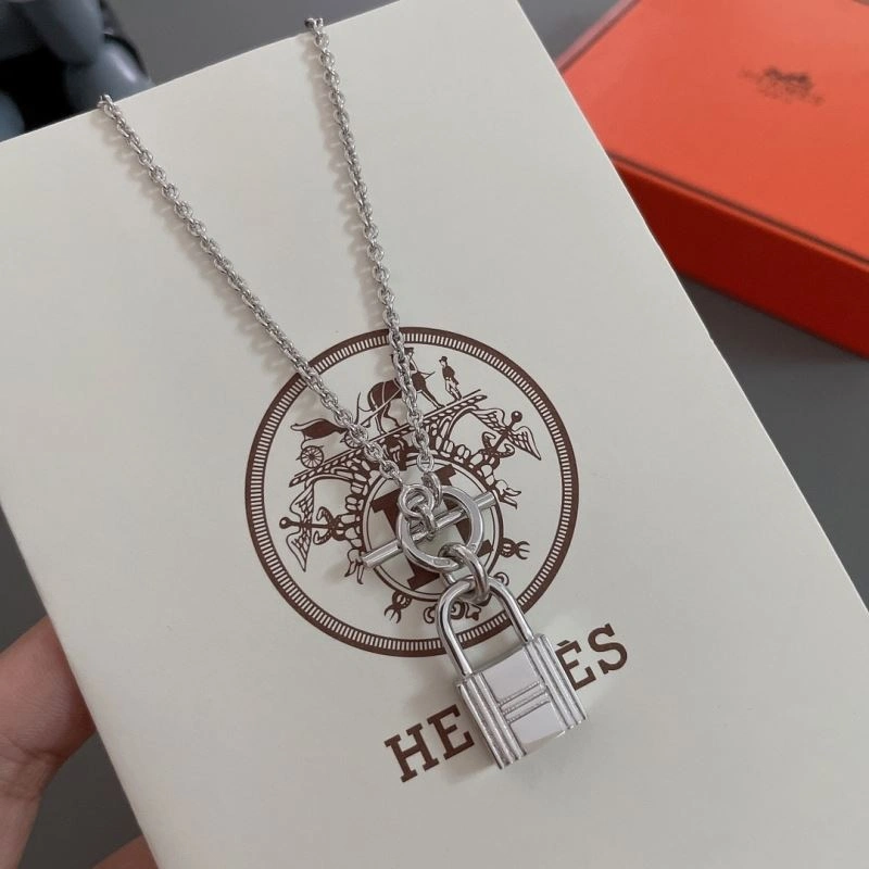 Low-cost Hermes Necklaces