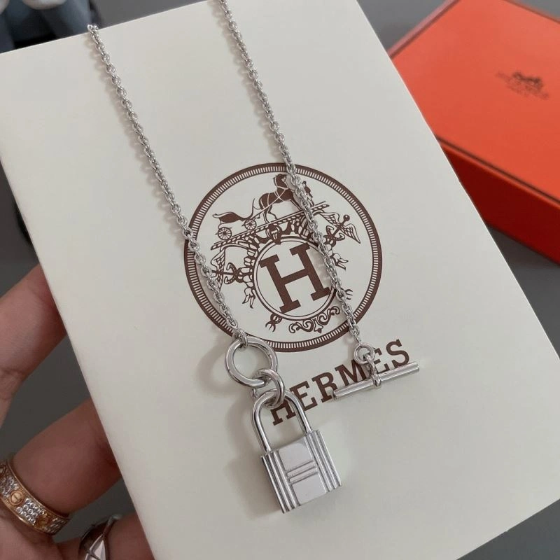 Low-cost Hermes Necklaces