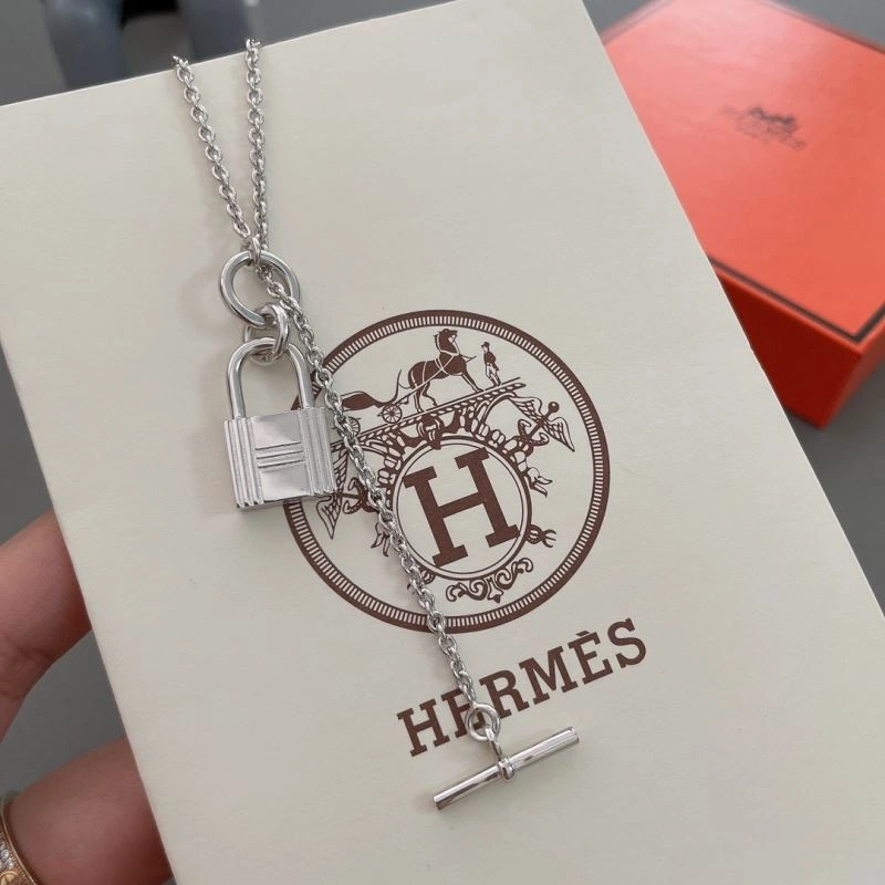Low-cost Hermes Necklaces
