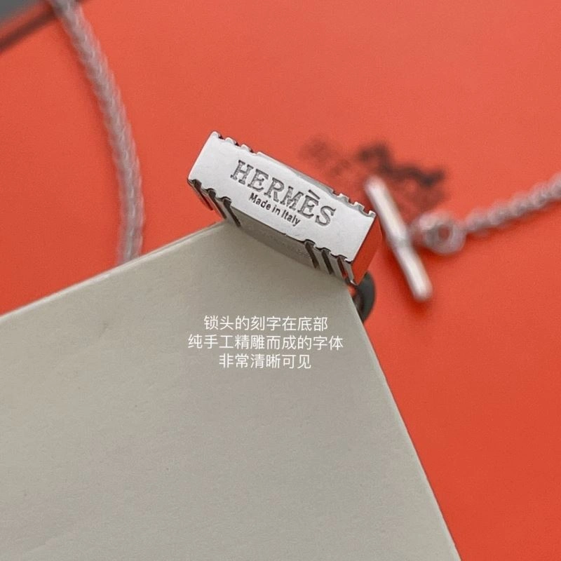Low-cost Hermes Necklaces