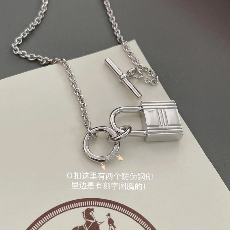 Low-cost Hermes Necklaces