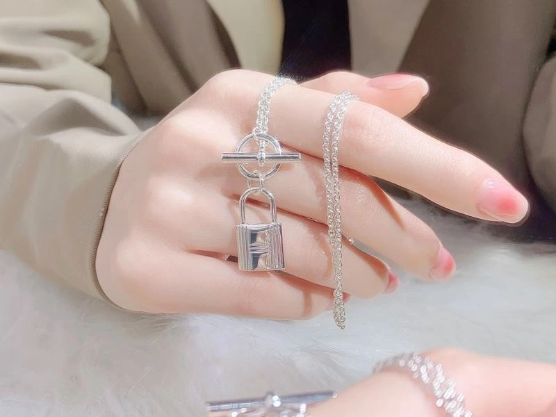 Affordable Hermes Necklaces