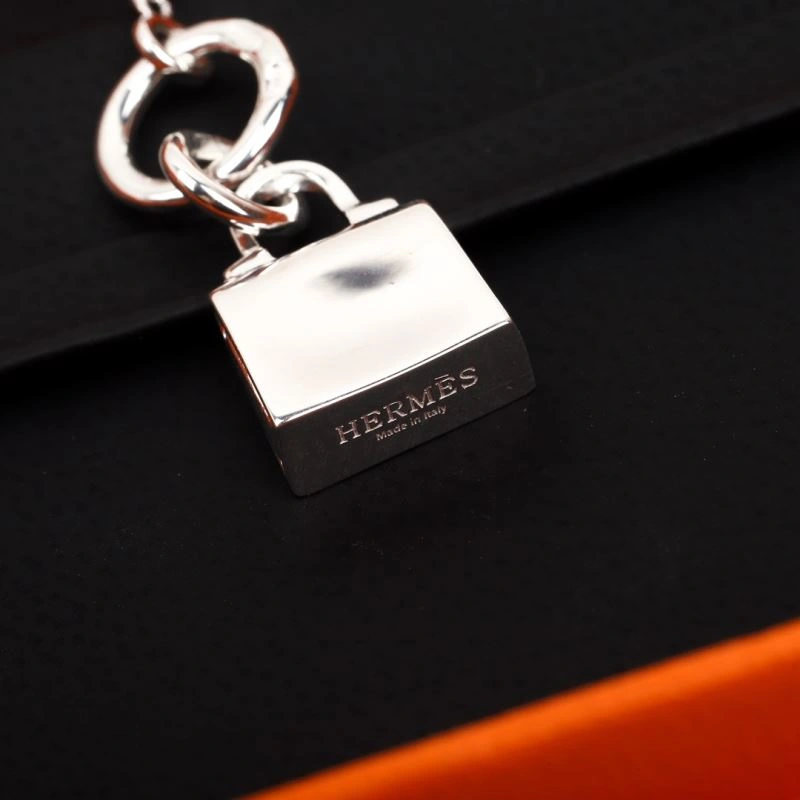 Low-cost Hermes Necklaces