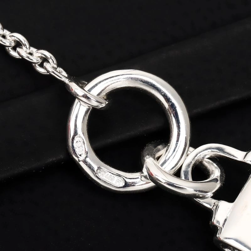 Low-cost Hermes Necklaces