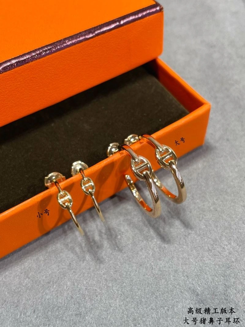 Indistinguishable Hermes Necklaces