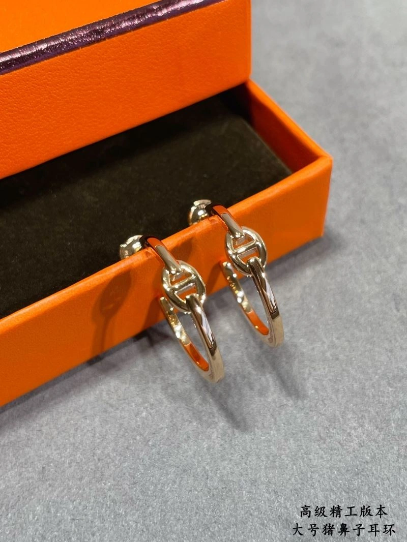 Indistinguishable Hermes Necklaces
