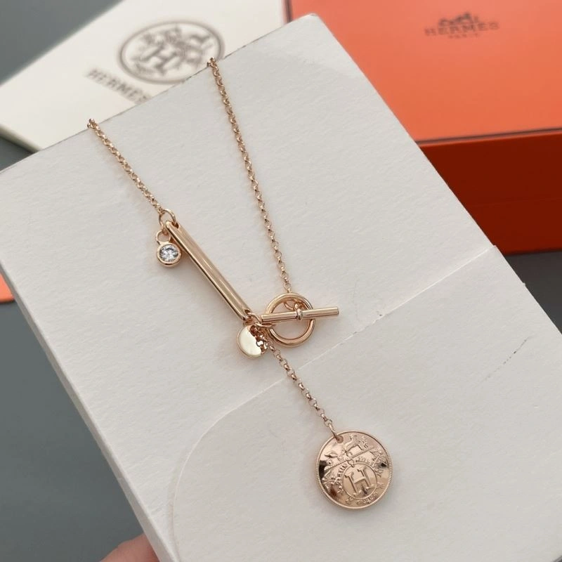 Indistinguishable Hermes Necklaces