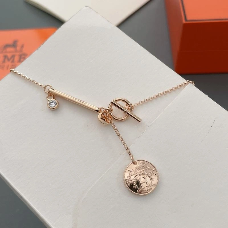 Indistinguishable Hermes Necklaces