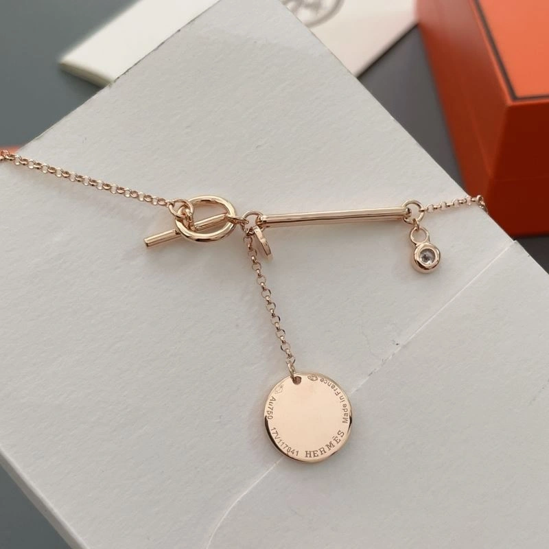 Indistinguishable Hermes Necklaces