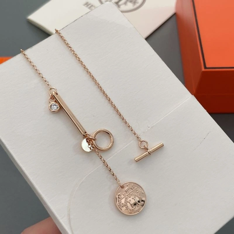 Indistinguishable Hermes Necklaces