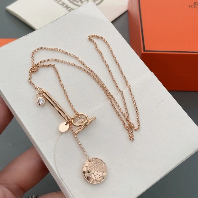 Indistinguishable Hermes Necklaces