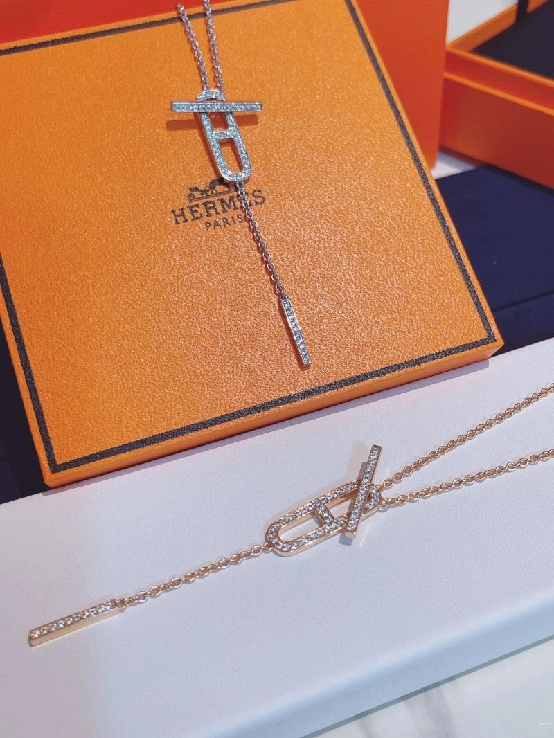 Low-cost Hermes Necklaces