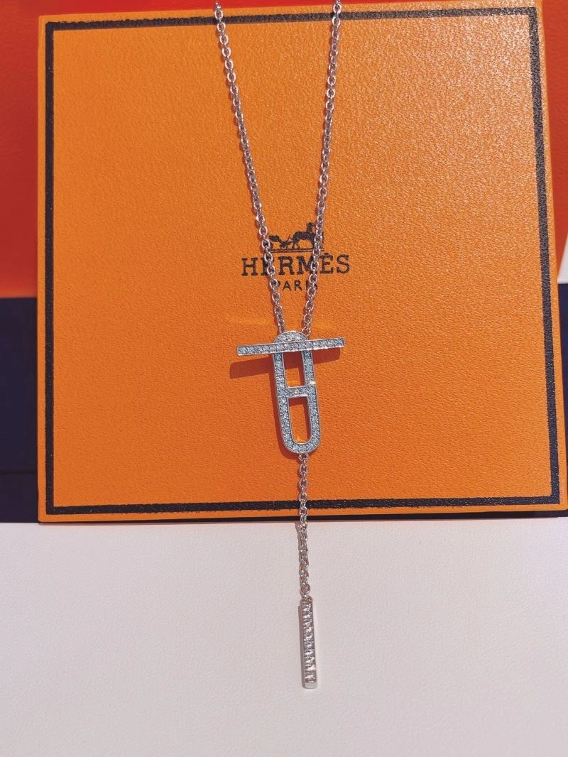 Low-cost Hermes Necklaces