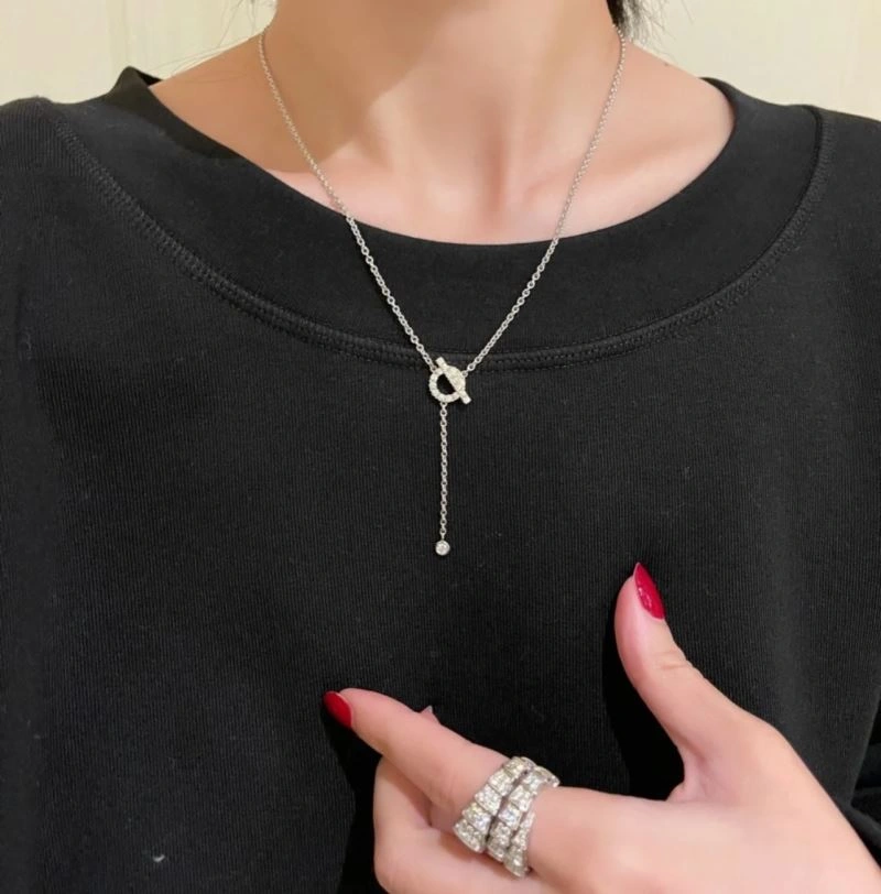 Low-cost Hermes Necklaces