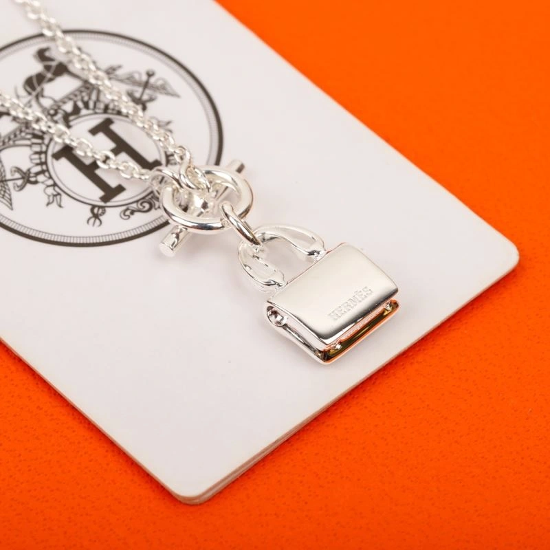 Top mirror Hermes Necklaces