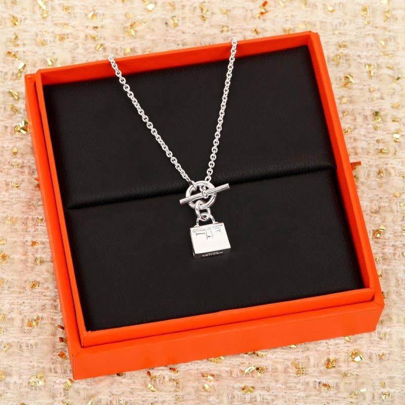 Low-cost Hermes Necklaces