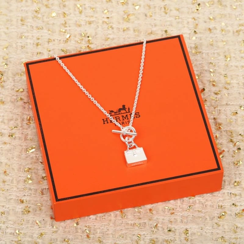 Low-cost Hermes Necklaces