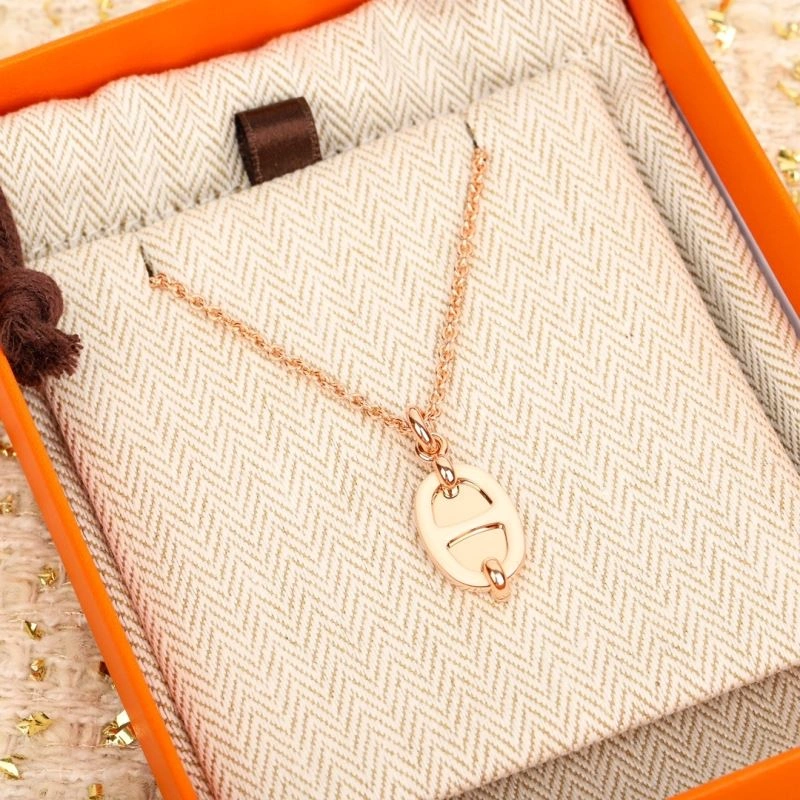 Low-cost Hermes Necklaces