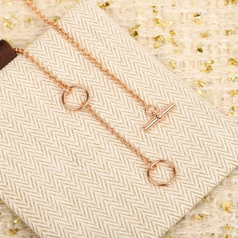 Low-cost Hermes Necklaces