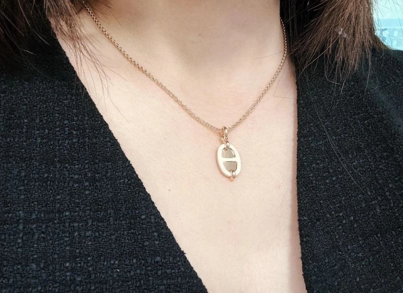 Low-cost Hermes Necklaces