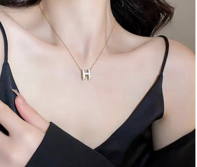Low-cost Hermes Necklaces