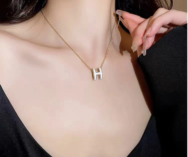 Low-cost Hermes Necklaces