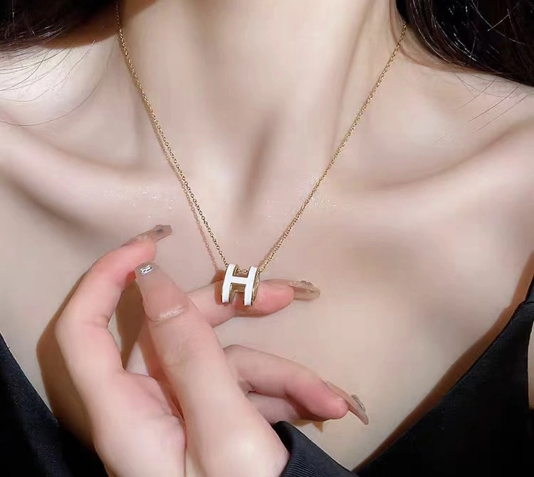 Low-cost Hermes Necklaces