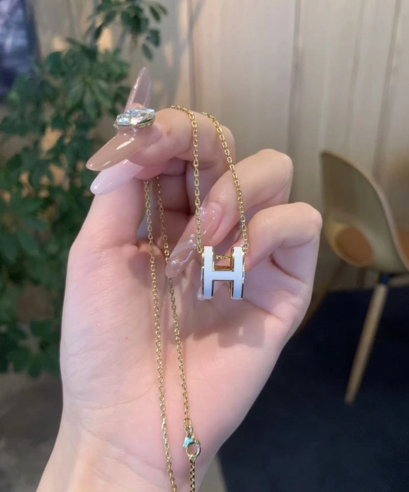 Low-cost Hermes Necklaces