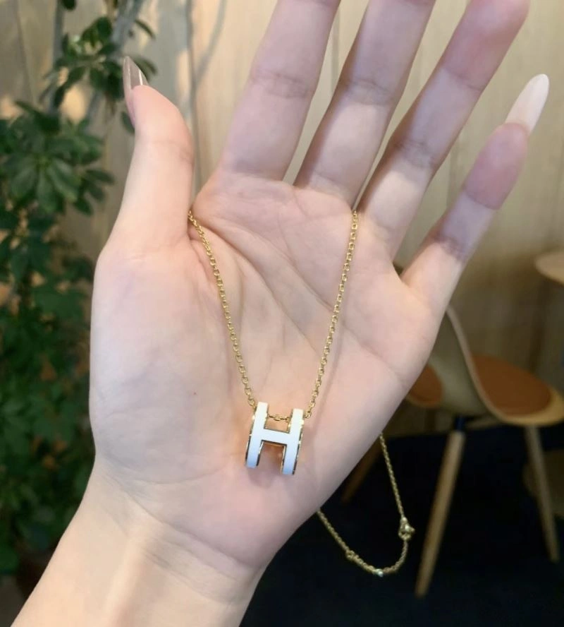 Low-cost Hermes Necklaces