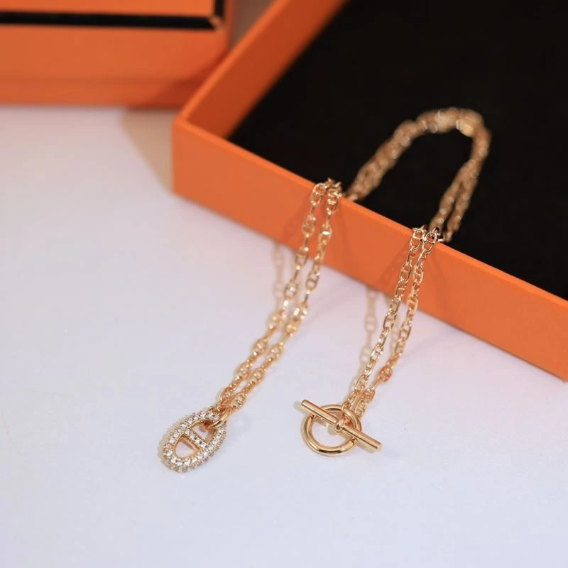 Indistinguishable Hermes Necklaces