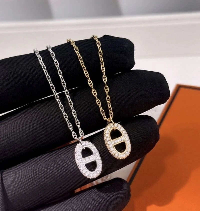 Indistinguishable Hermes Necklaces