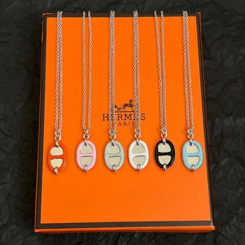Indistinguishable Hermes Necklaces