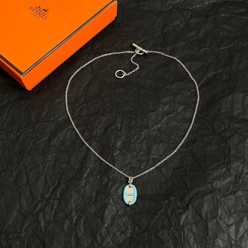 Indistinguishable Hermes Necklaces