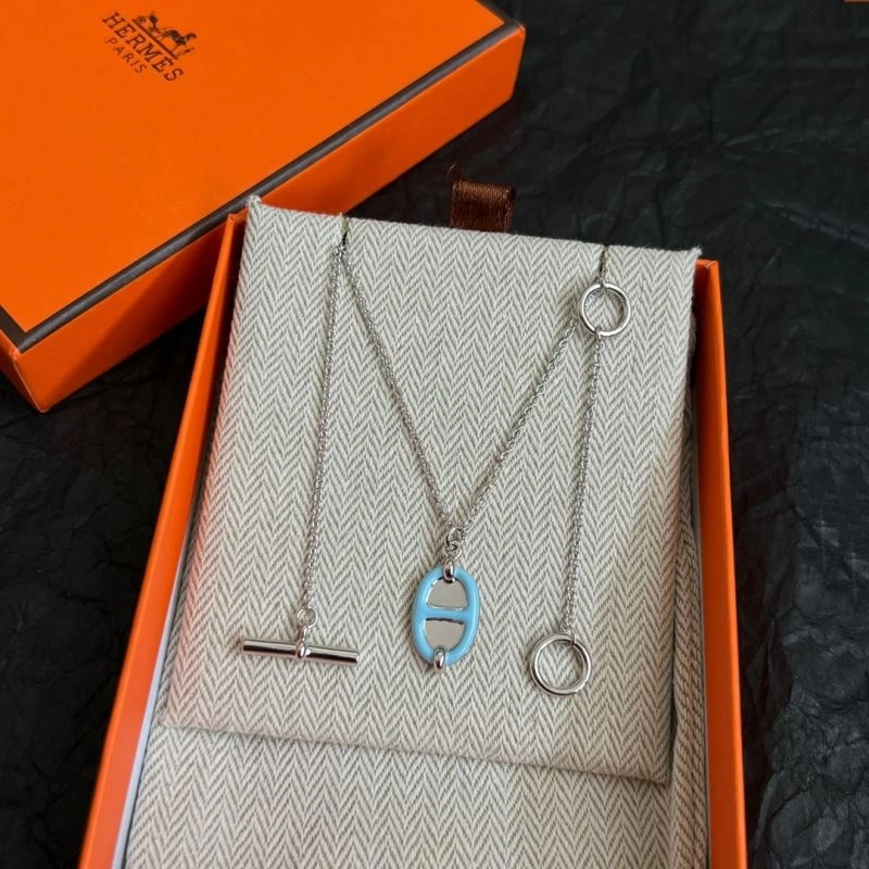 Indistinguishable Hermes Necklaces