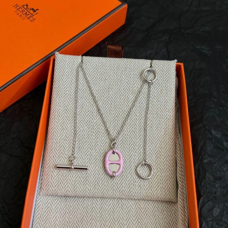 Indistinguishable Hermes Necklaces