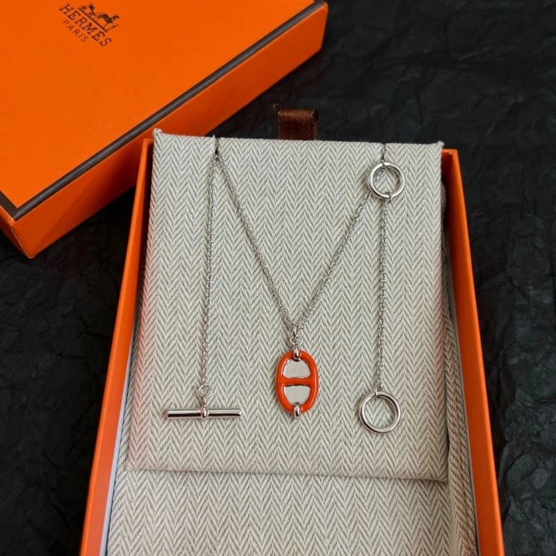 Indistinguishable Hermes Necklaces