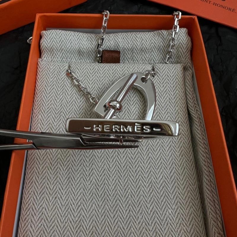 Top mirror Hermes Necklaces