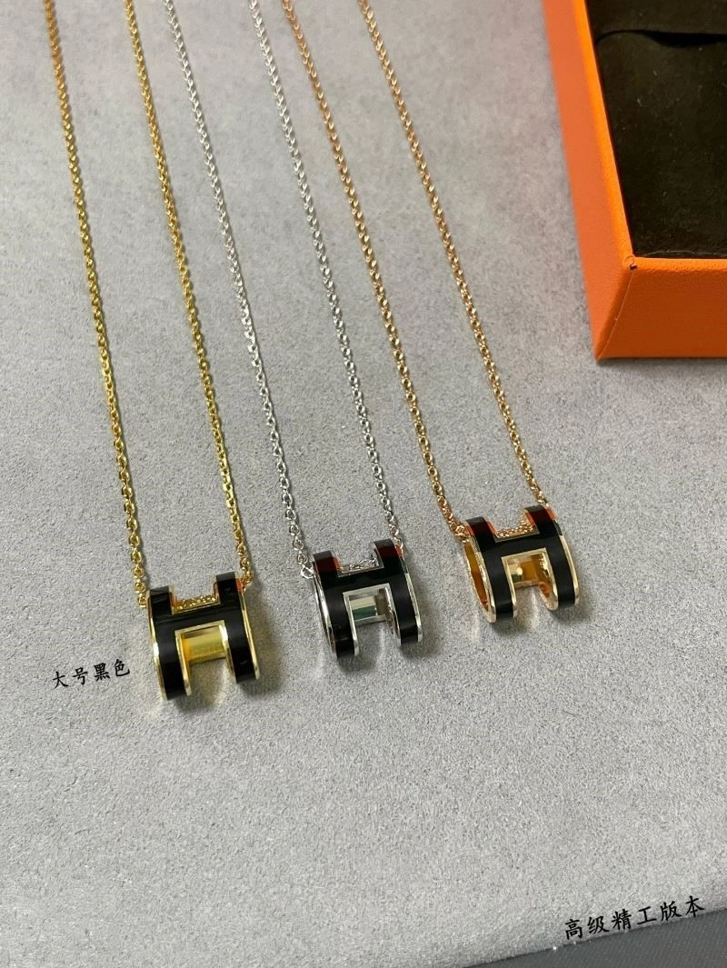 Indistinguishable Hermes Necklaces