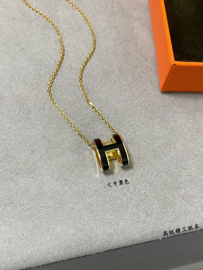 Indistinguishable Hermes Necklaces