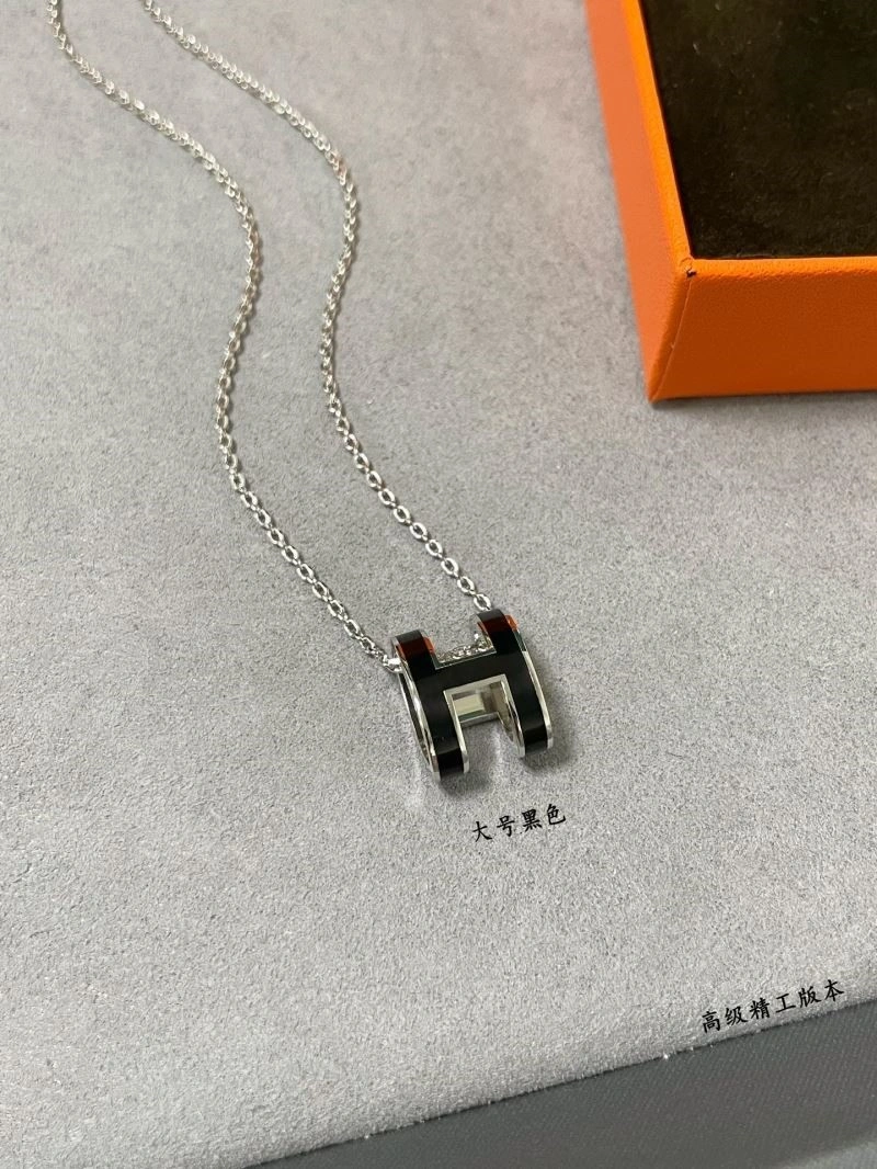 Indistinguishable Hermes Necklaces
