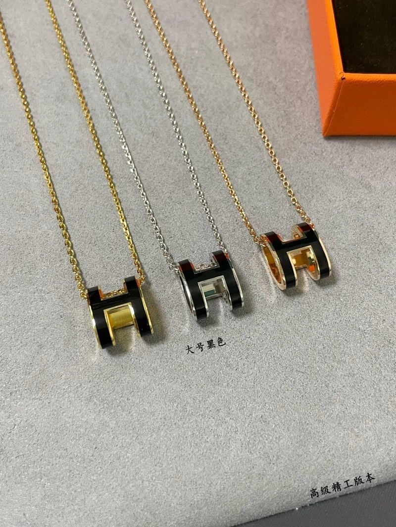 Indistinguishable Hermes Necklaces