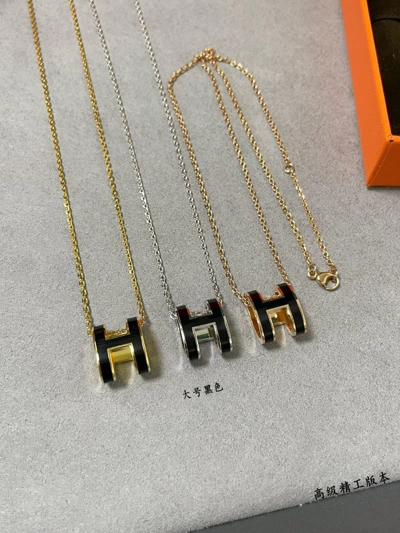 Indistinguishable Hermes Necklaces