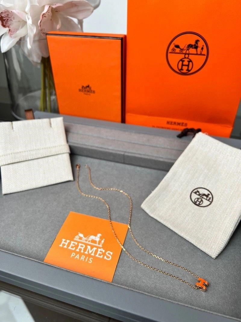 Indistinguishable Hermes Necklaces